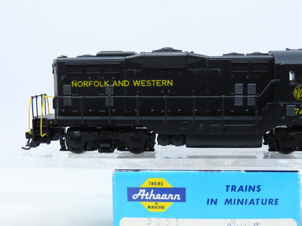 HO Scale Athearn 3051 NW Norfolk & Western EMD GP9 Diesel #745 - Custo ...